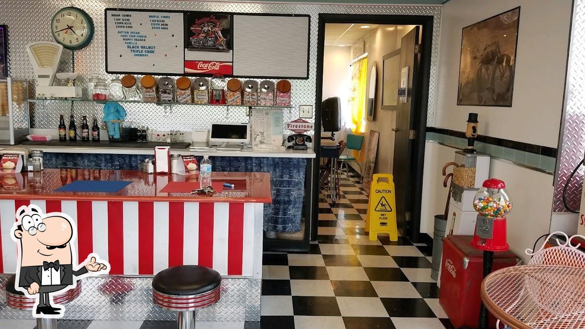 CW root beer station in Elwood - Restaurant reviews