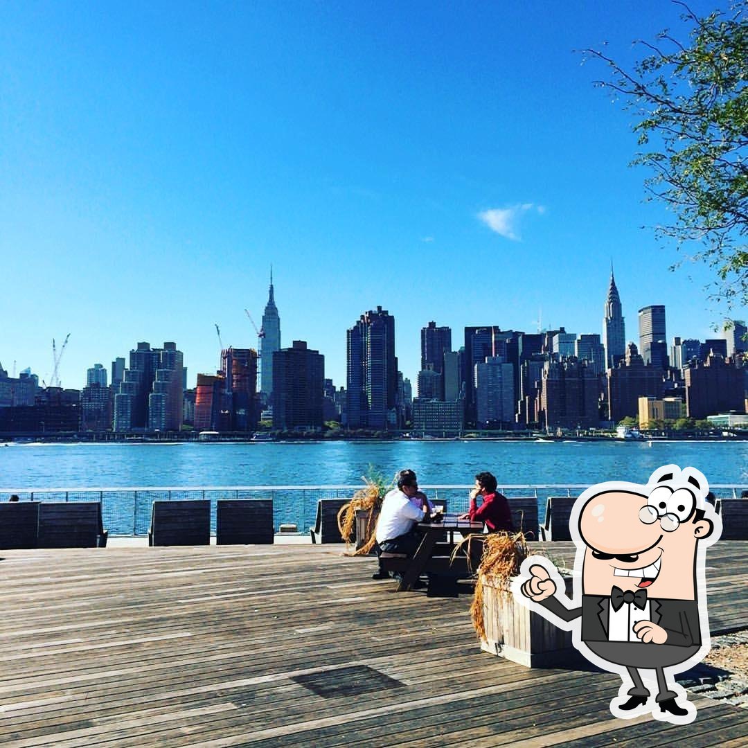 LIC LANDING CAFE, 52-10 Center Blvd in New York City - Restaurant reviews