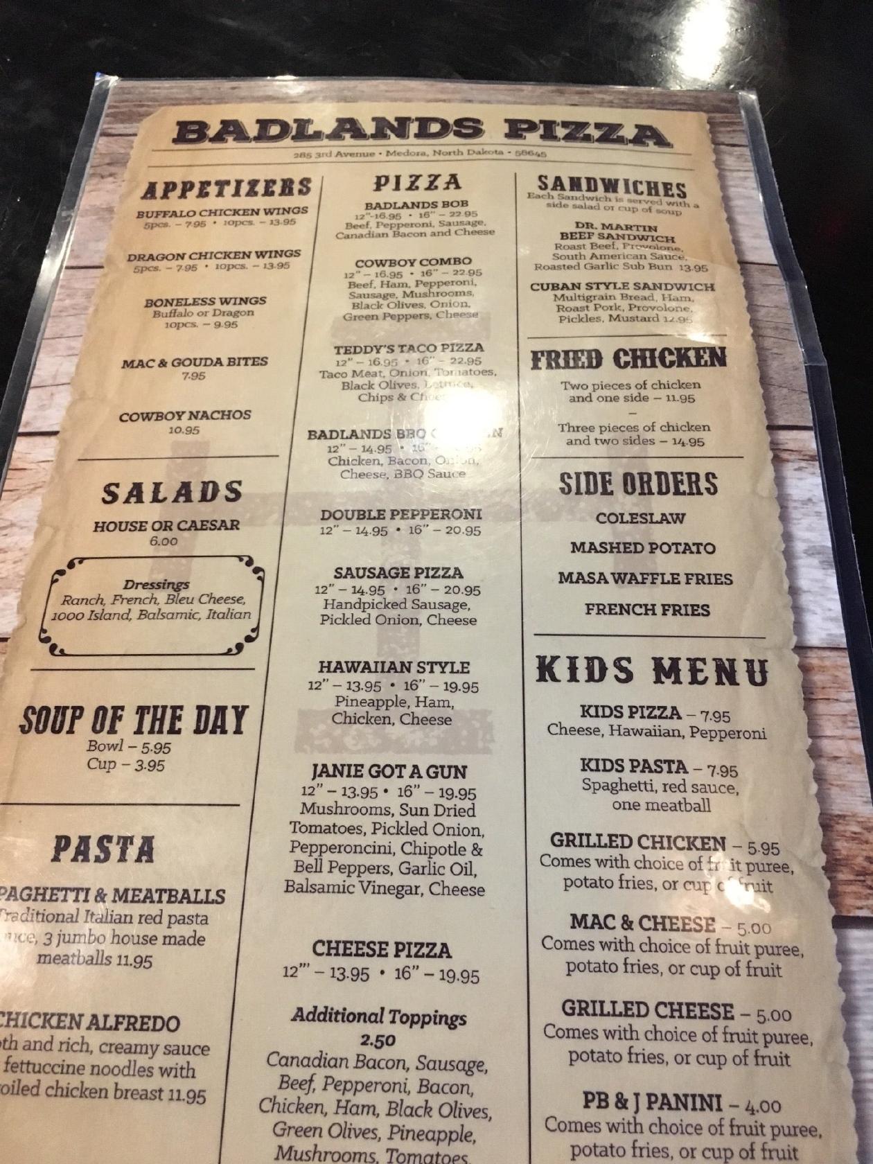 Carta de pizzería Badlands Pizza Parlor, Medora
