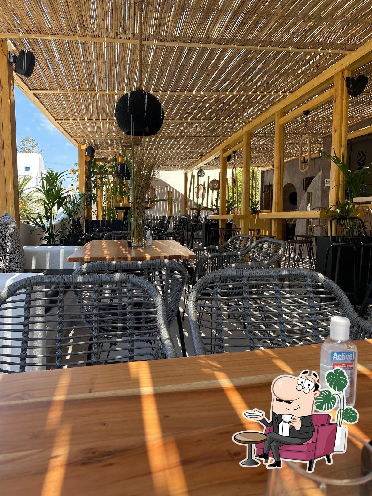 Blend All Day Bar, Kamari - Restaurant menu and reviews