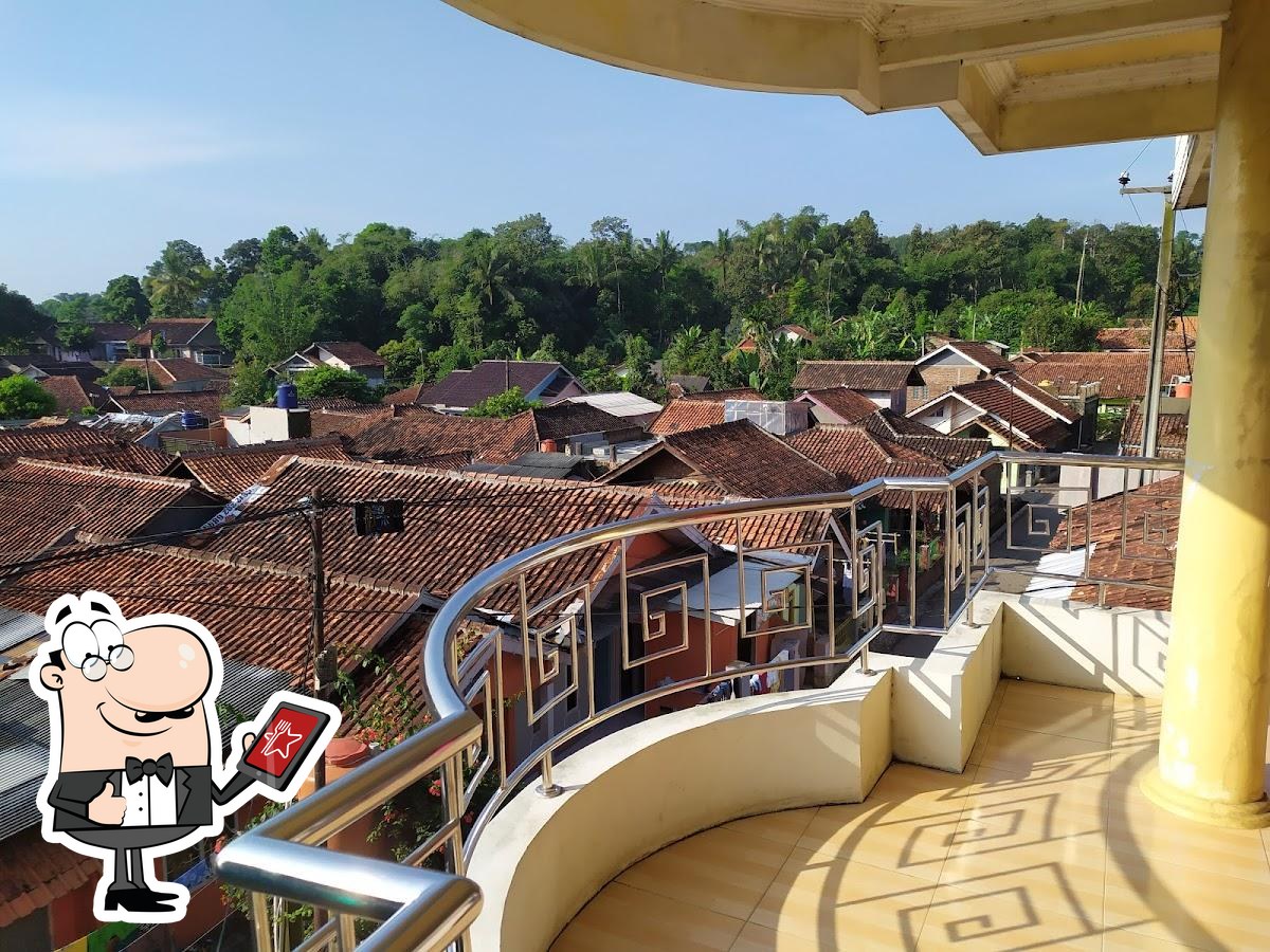 Tampomas Park cafe, South Sumedang - Restaurant reviews