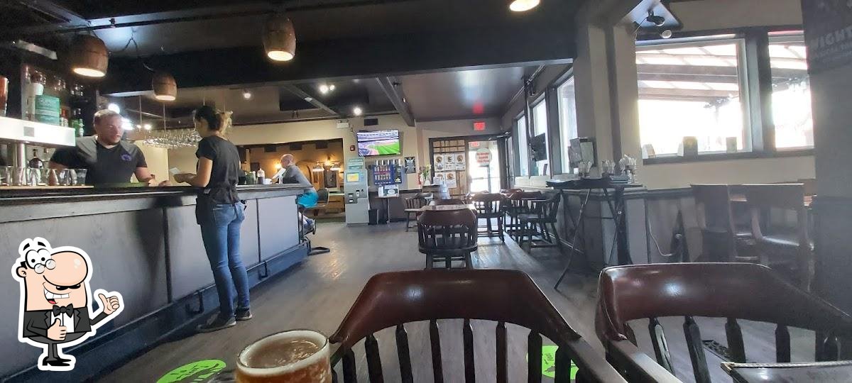 The Howling Coyote Pub & Grill in Oliver - Restaurant menu and reviews