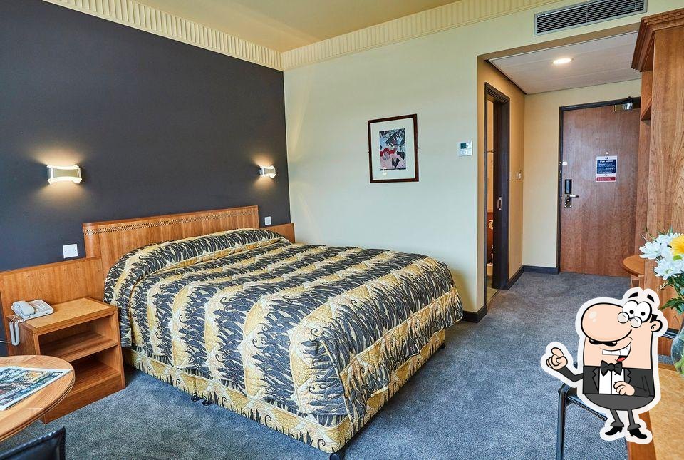The Aviator Hotel in Sywell - Restaurant reviews