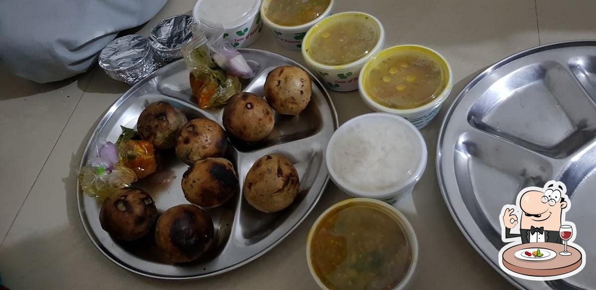 Baati Chokha Restaurant (बेटियों का बाटी चोखा), Varanasi, Daffi Toll ...