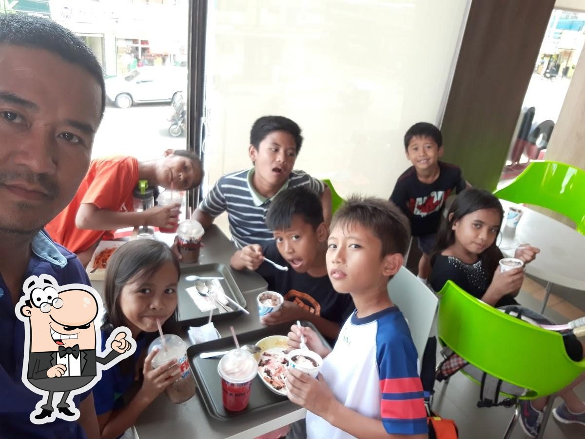 Jollibee restaurant, Bais City - Restaurant reviews