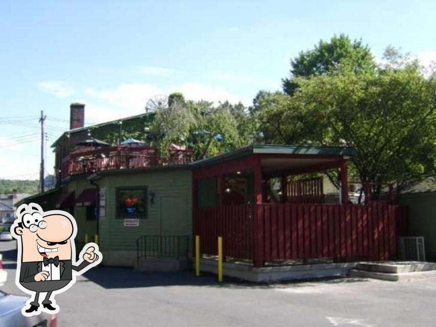 The Sarah Street Grill in Stroudsburg - Restaurant menu and reviews