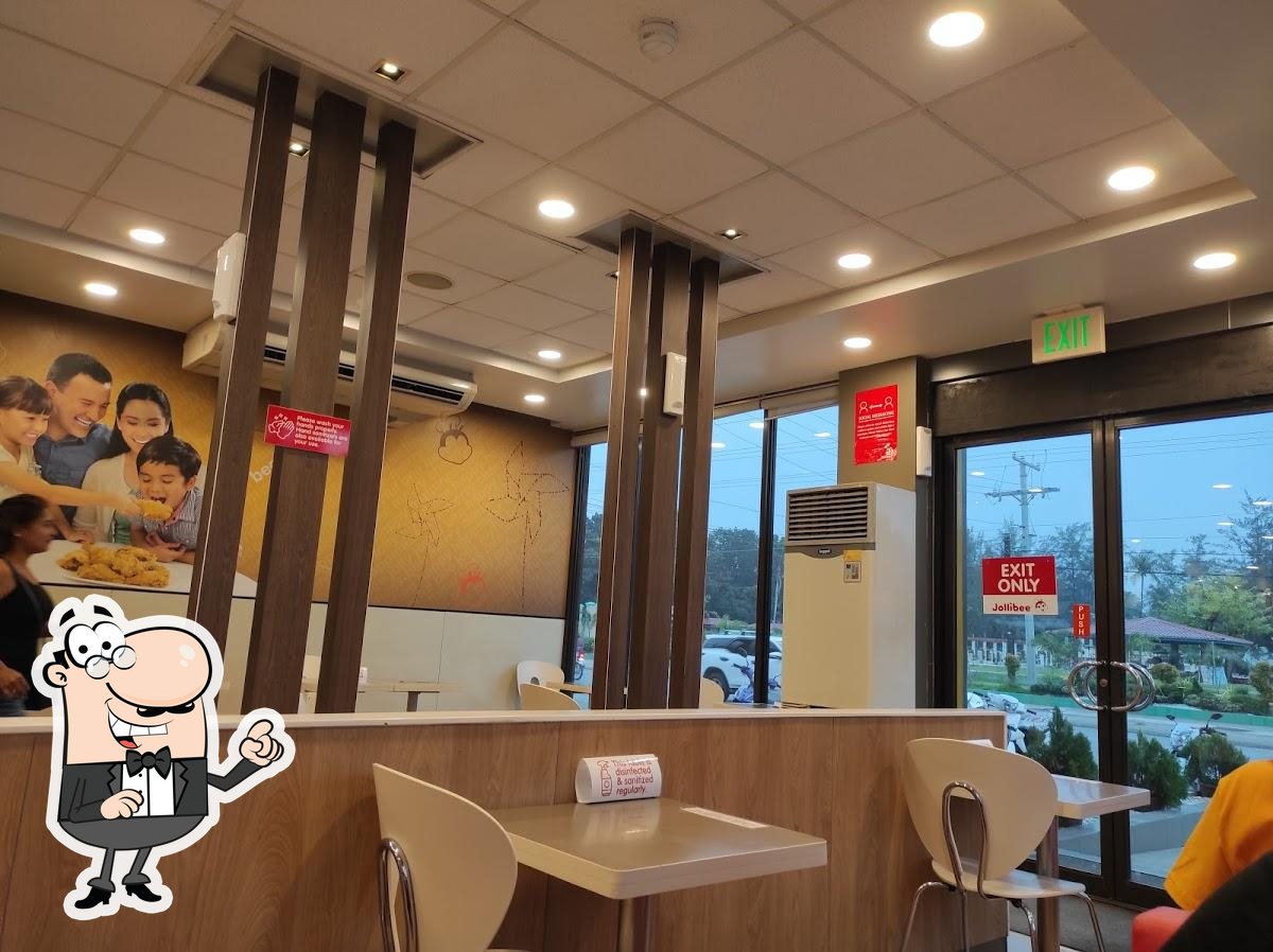 Jollibee restaurant, Mangatarem, Romulo Hwy - Restaurant reviews