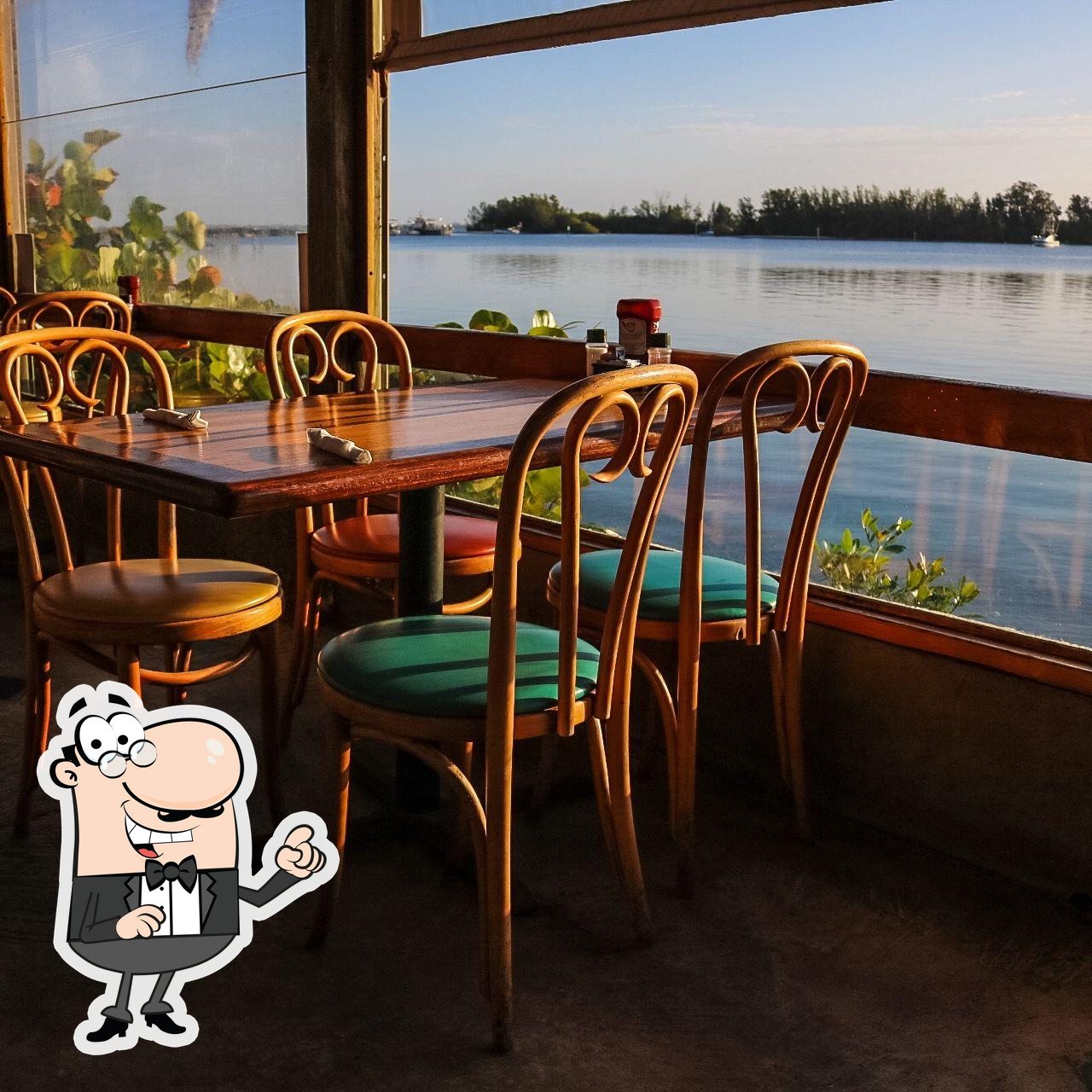 Capt Hirams Resort, Sebastian - Restaurant menu, prices and reviews