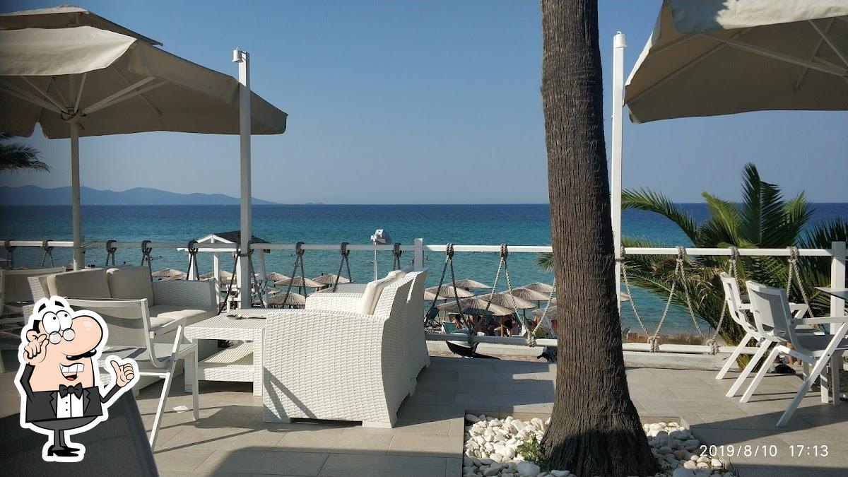 Beach Bar Legend, Nea Roda - Restaurant reviews