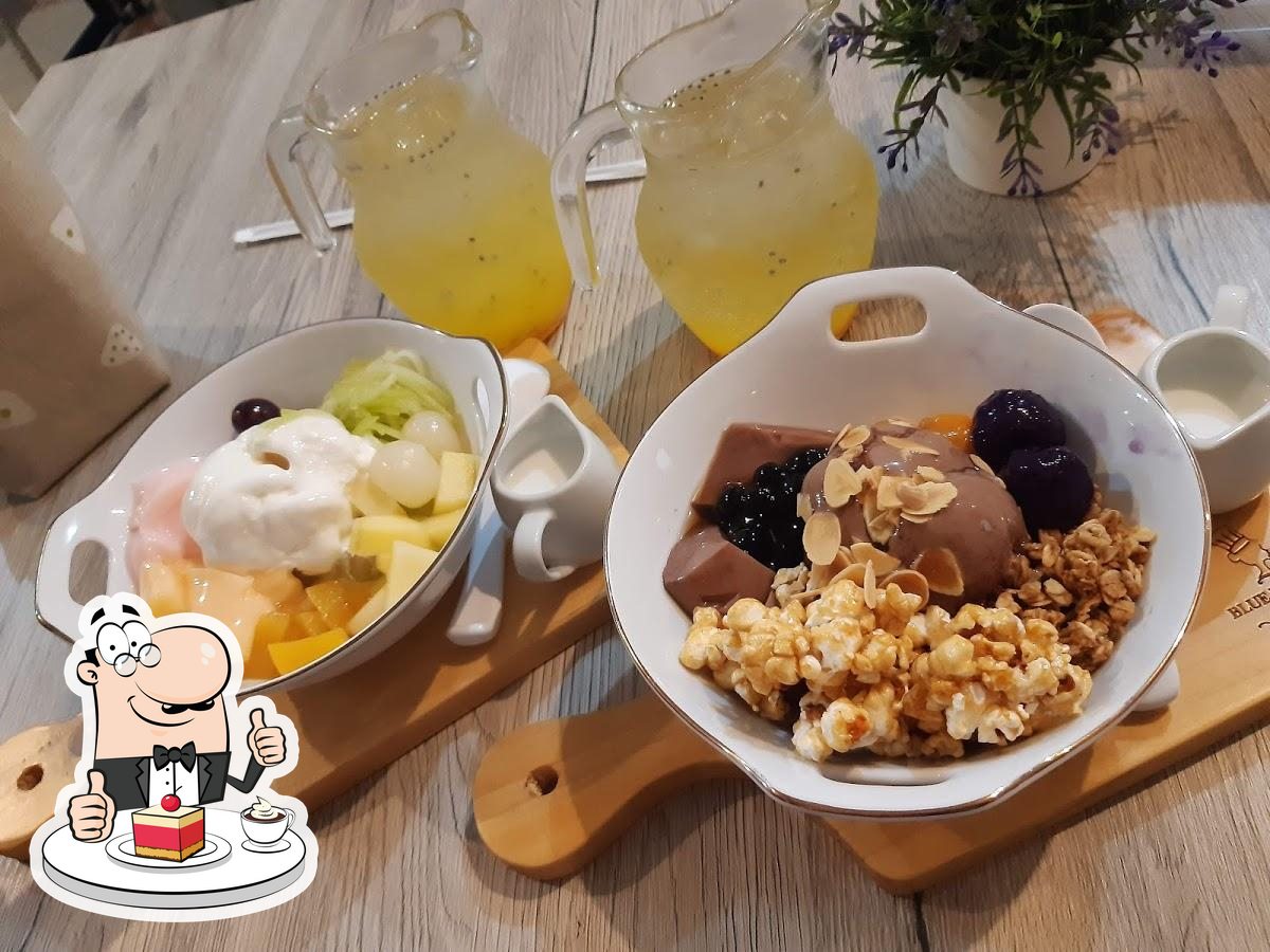 Blue diamond cafe patisserie and gelato bar, Pematangsiantar ...