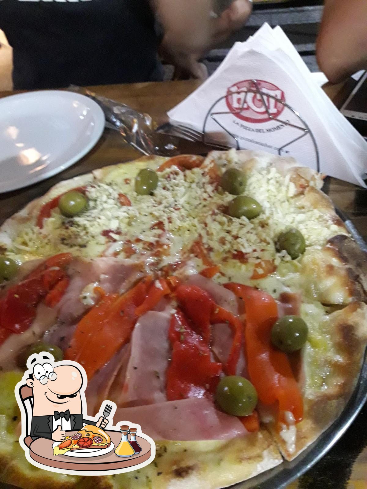 Pizza Lo+Hot Lacarra restaurant, Gerli, Cnel. Martin Paulino Lacarra ...