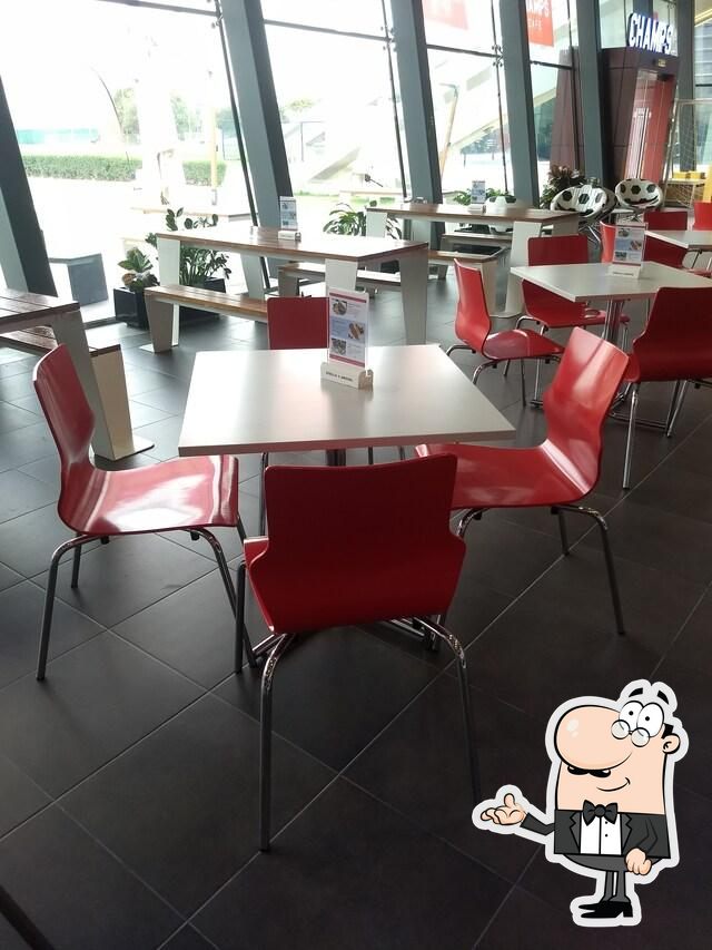 Champs Cafe, Dubai - Carta del restaurante y opiniones