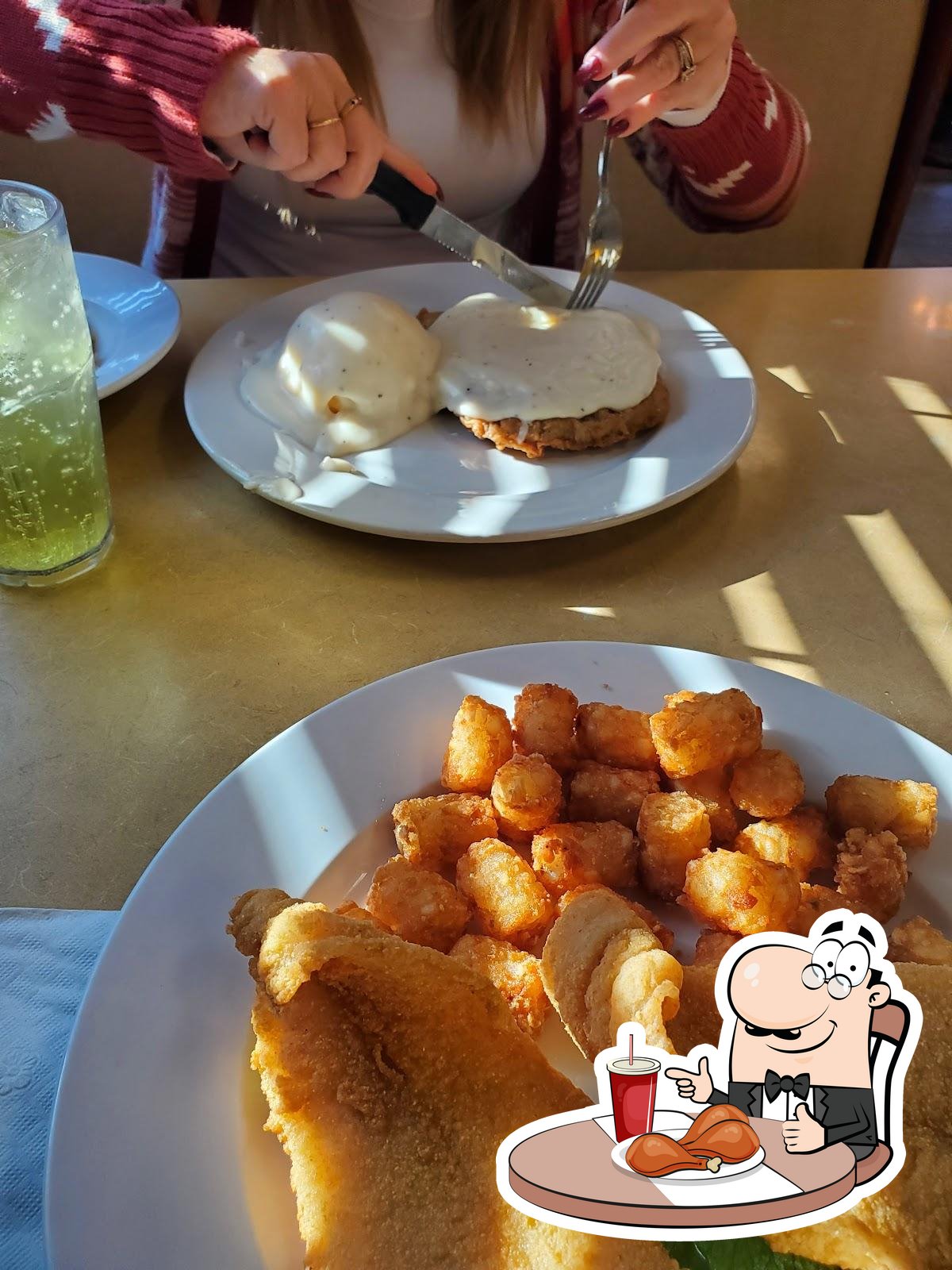 Round Table Family Restaurant, 5407 Godfrey Rd b in Godfrey ...