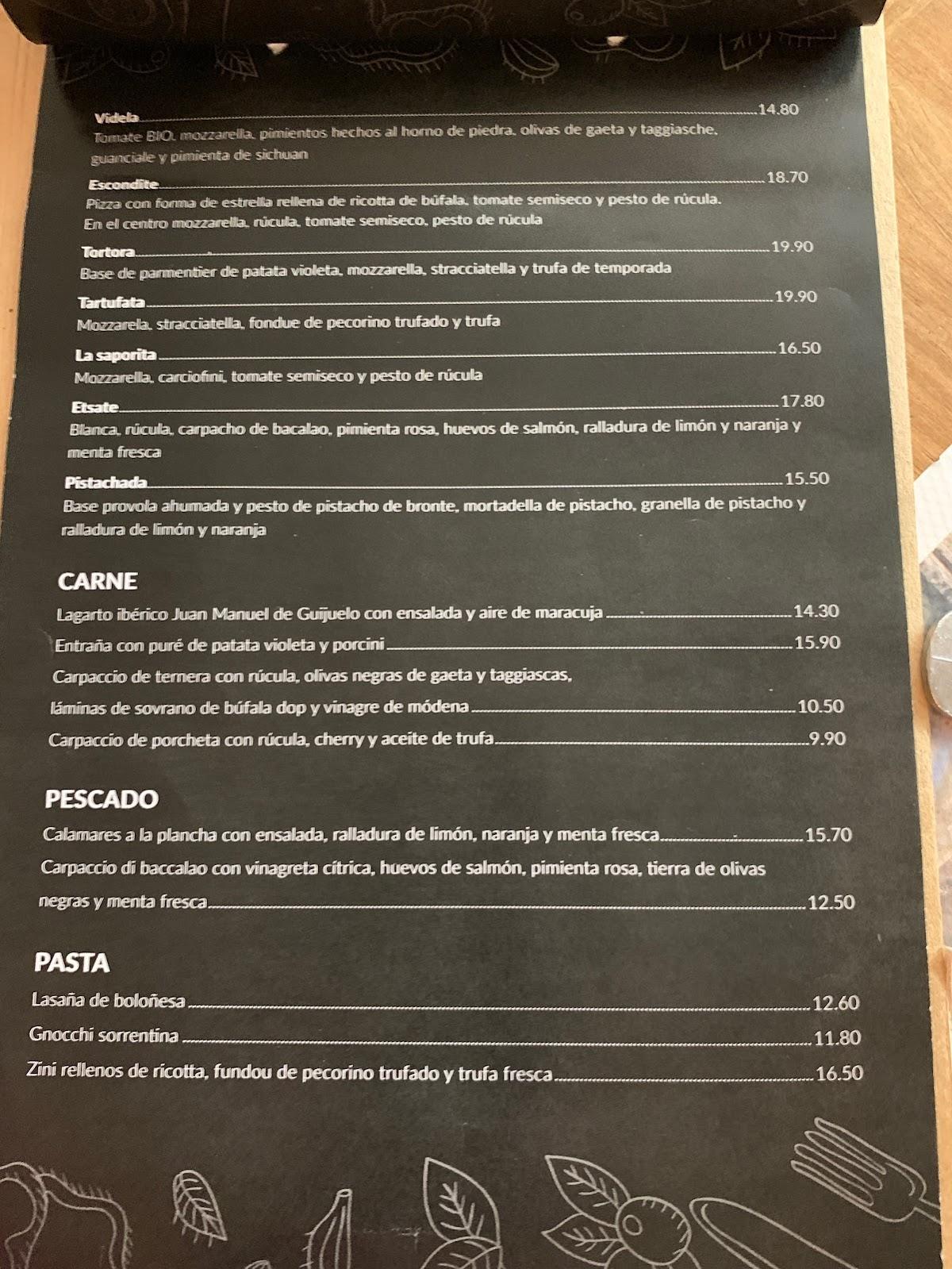 Menu at El Escondite pizzeria, Barcelona
