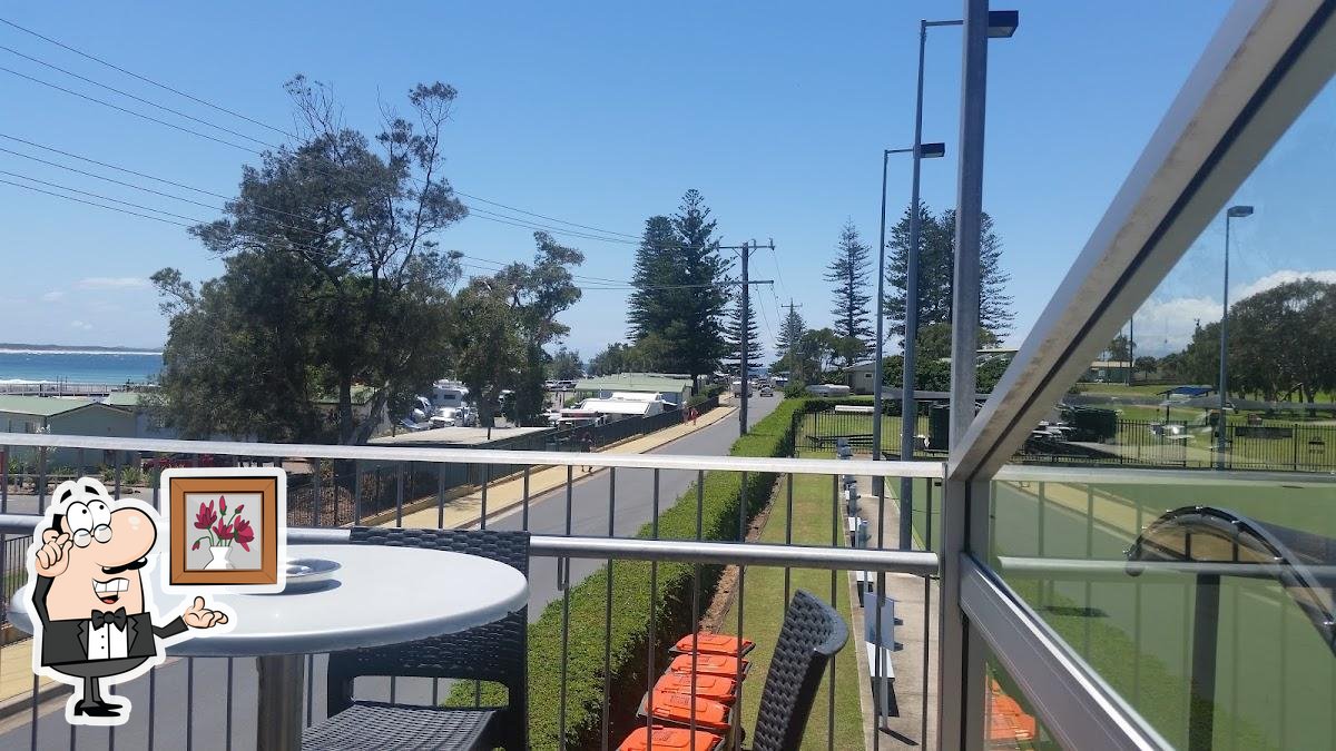 Crescent Head Country Club in Crescent Head - Restaurant menu and reviews