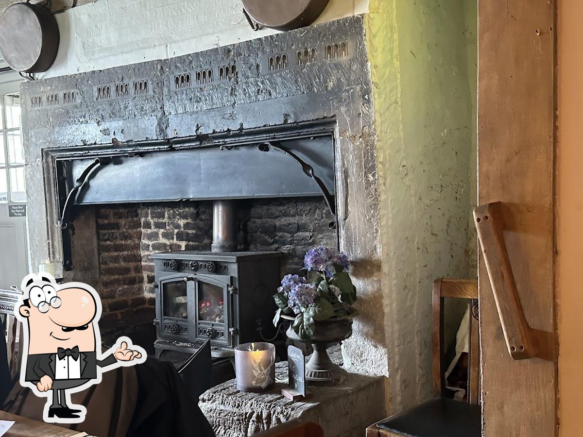 Botley Hill Farmhouse, Warlingham - Restaurant menu, prices and reviews