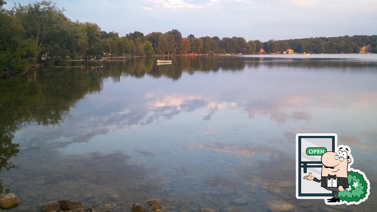 Carthew Bay Pub & Scoops, Orillia - Restaurant menu, prices and reviews