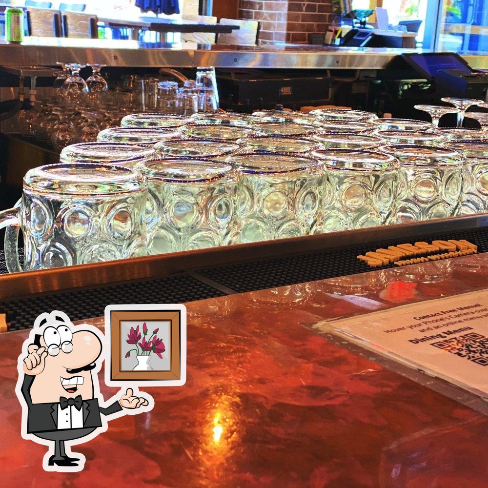 Bronson Bierhall, Arlington - Restaurant menu, prices and reviews