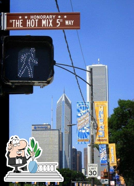 DJ Tarsis' Boombox in Chicago - Restaurant reviews