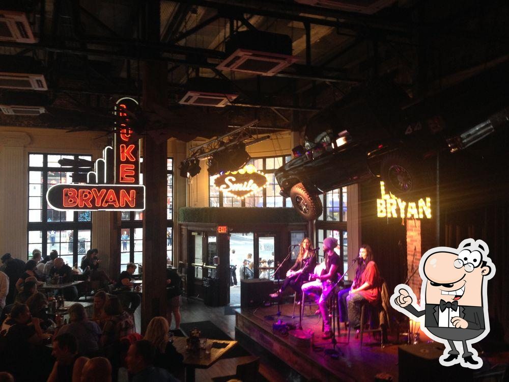 Luke Bryan in Nashville - Restaurant reviews