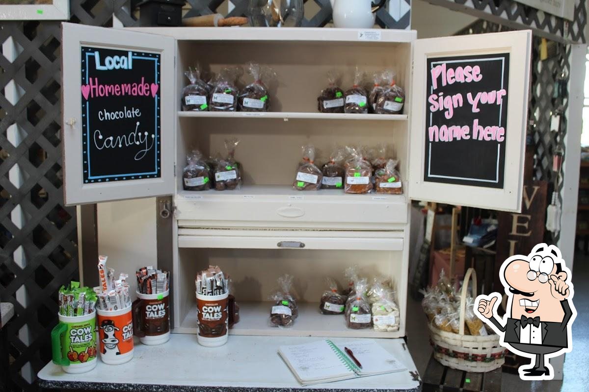 The Farmer's Creamery of Michigan (Dairy Store & Farm Kitchen), Mio ...