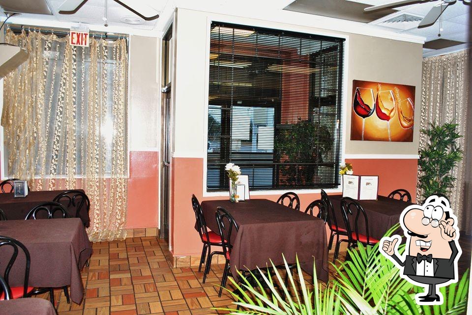 Lola's Kitchen in Irving