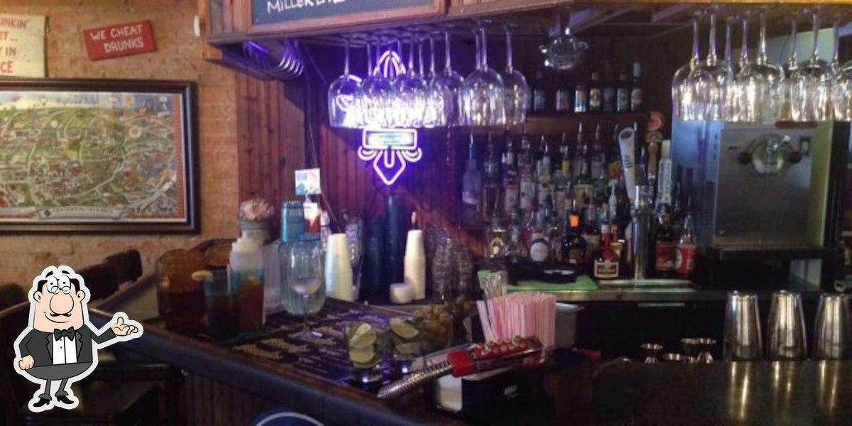 Half Shells, 6617 Snider Plaza in Dallas - Restaurant menu and reviews
