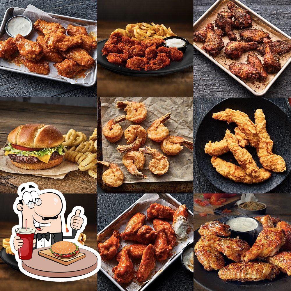 Hooters, 695 Palm Bay Rd NE in West Melbourne - Restaurant menu and reviews