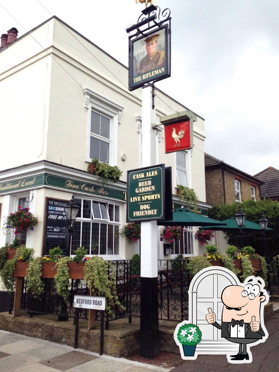 Pub y bar The Rifleman, Twickenham, Fourth Cross Road - Carta del ...