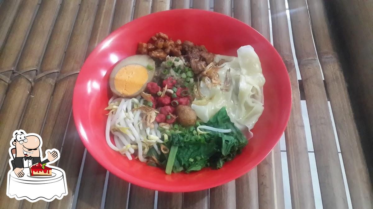 Mie Pangsit Makmur cafe, Medan - Restaurant reviews