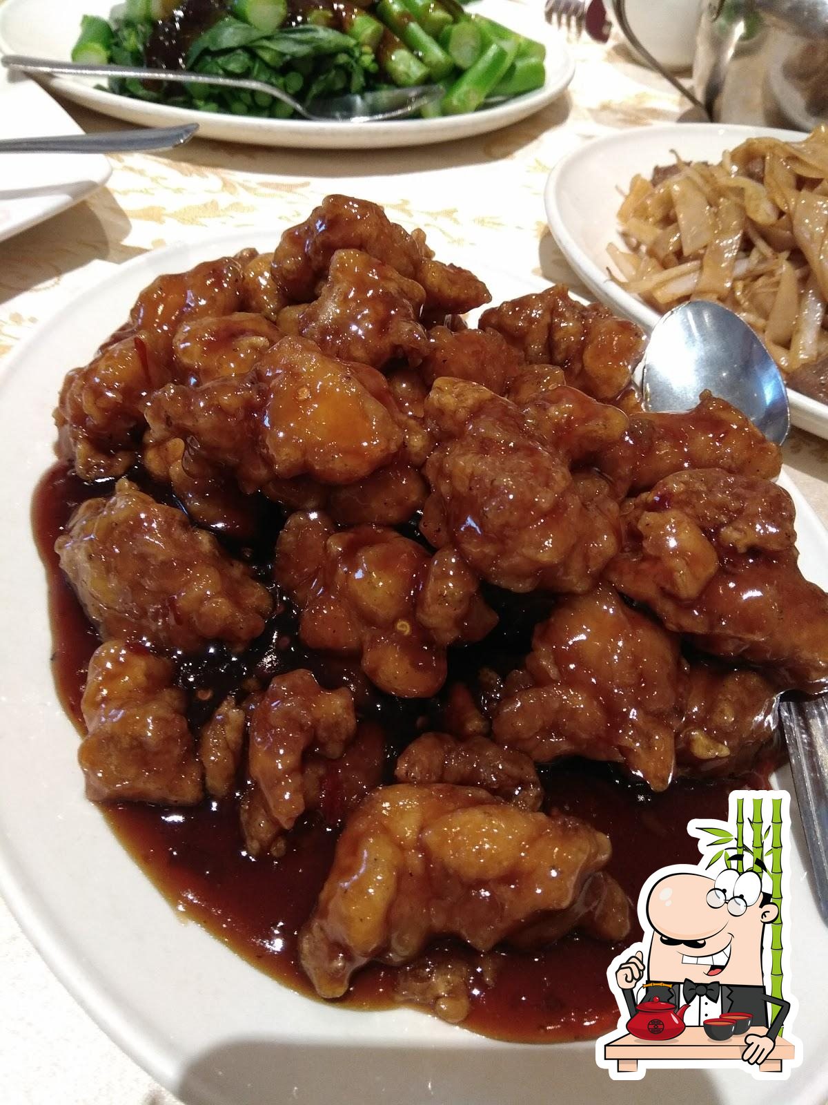 Fay Wong, 7020 Côte Saint Luc Rd in Montréal - Restaurant reviews