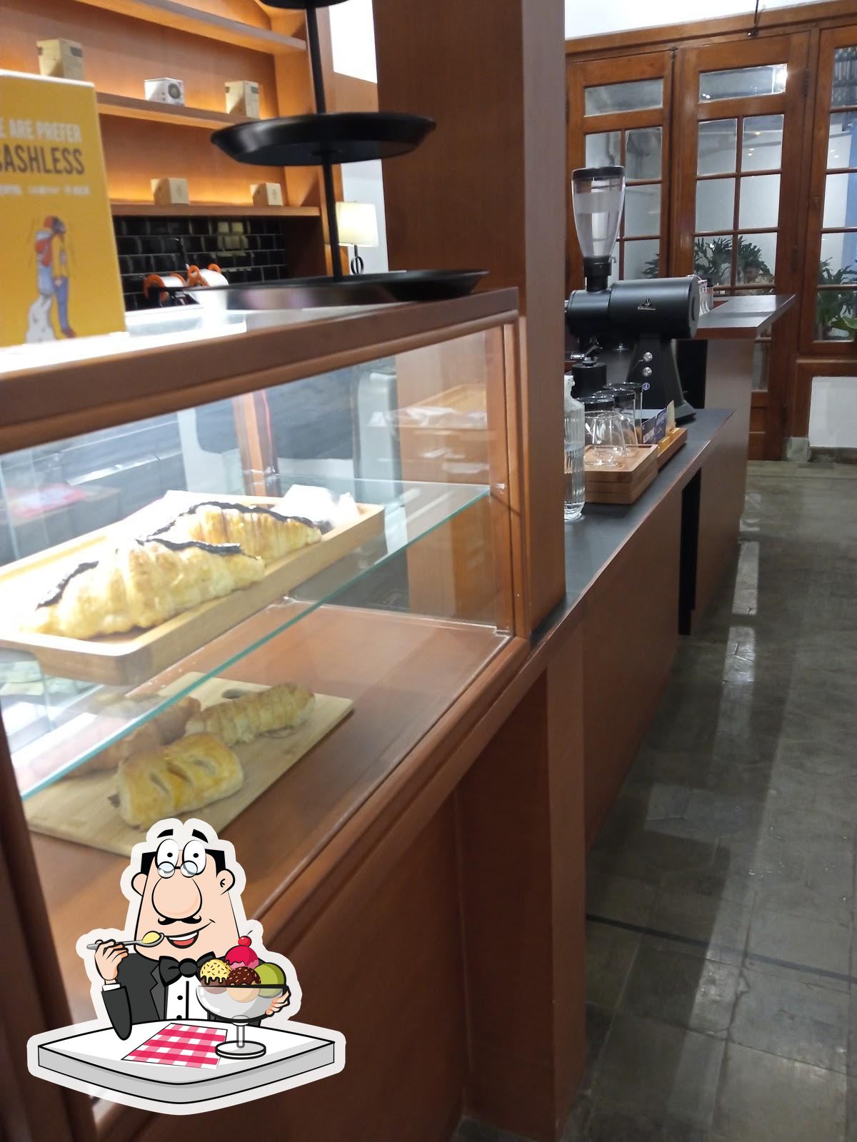 Makmur jaya Coffee Roaster Sawunggaling, Bandung - Restaurant reviews
