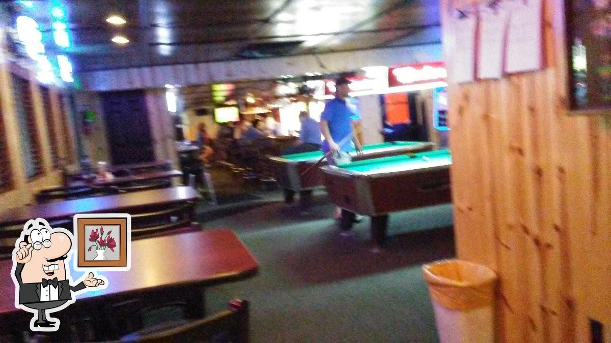 Colonial Lounge & Liquor in Mandan - Restaurant reviews