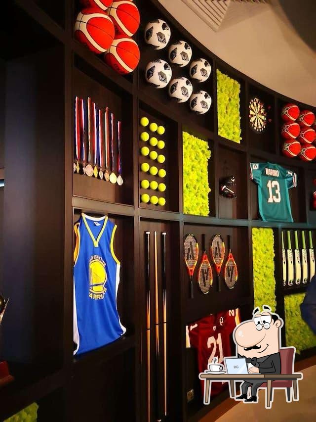 Trophy Room pub & bar, Dubai - Restaurant menu and reviews