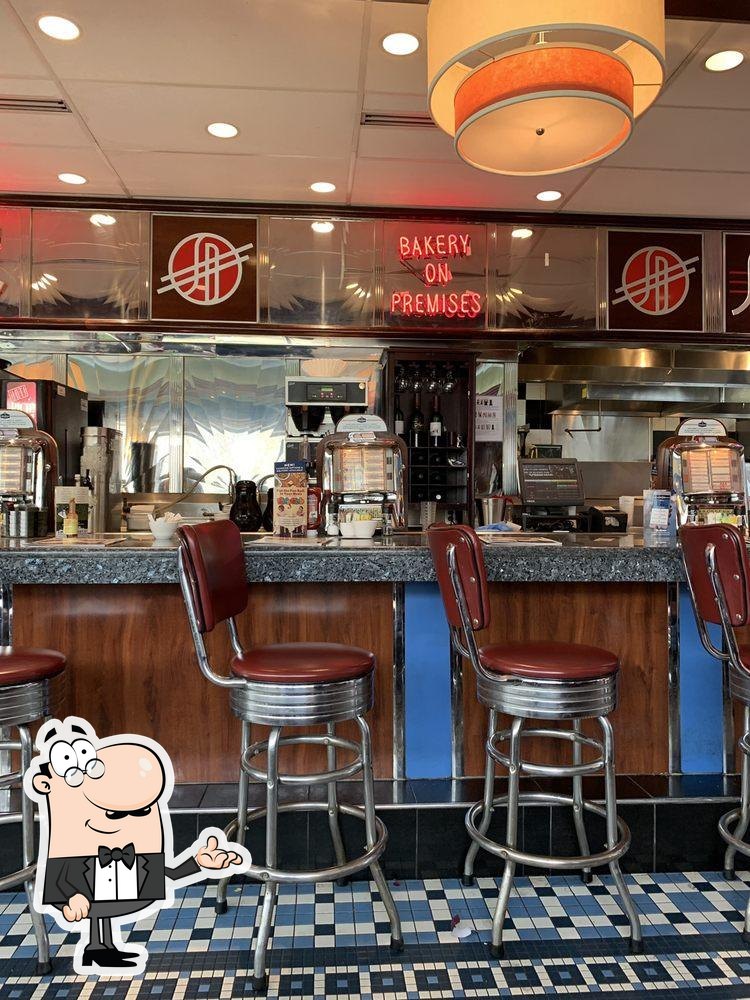 Silver Diner, Springfield - Restaurant menu, prices and reviews