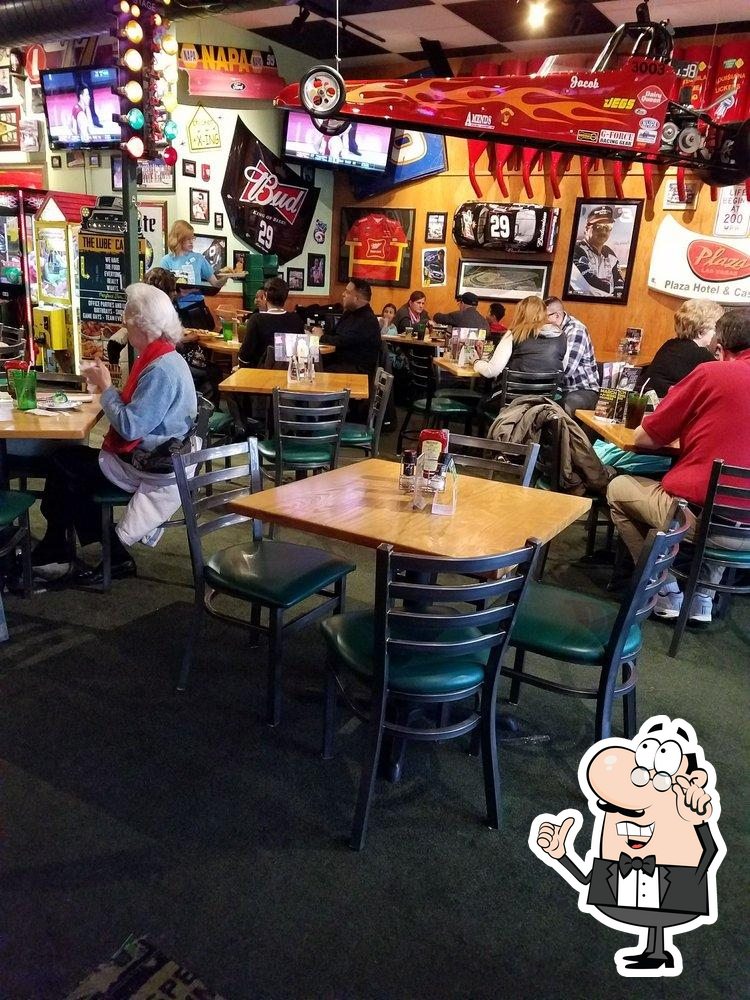 Quaker Steak & Lube in Boardman - Restaurant menu and reviews