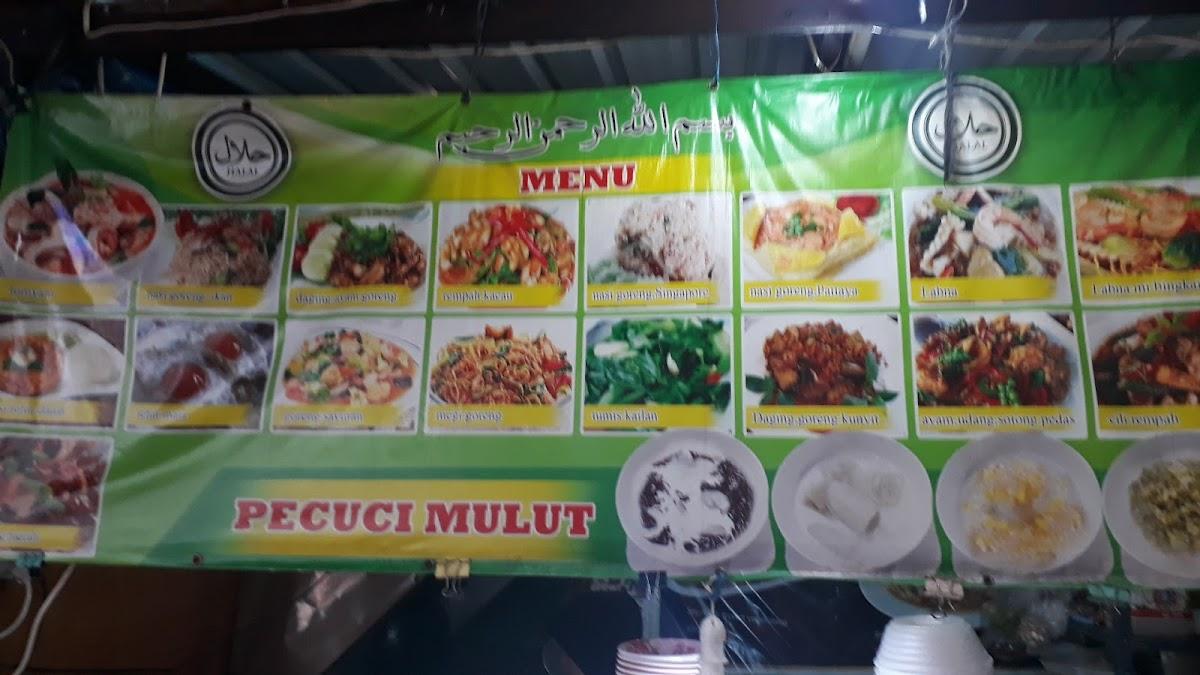 Menu at Makanan Muslim Halal restaurant, Bangkok