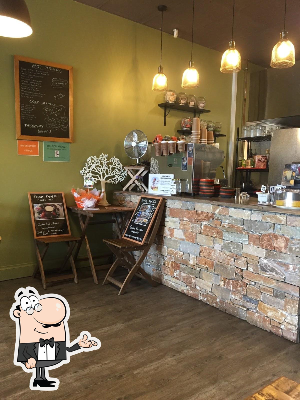Between The Buns Cafe