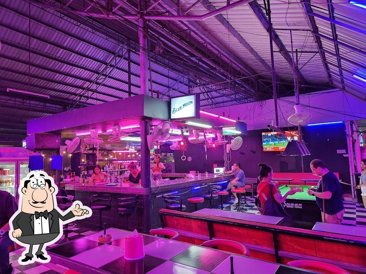 Blue Moon Bar, Pattaya - Restaurant menu, prices and reviews