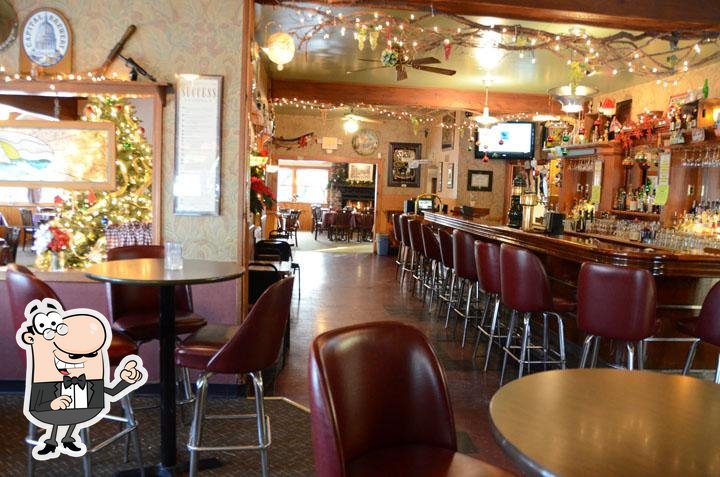 5 O'Clock Club, Pewaukee - Restaurant menu, prices and reviews