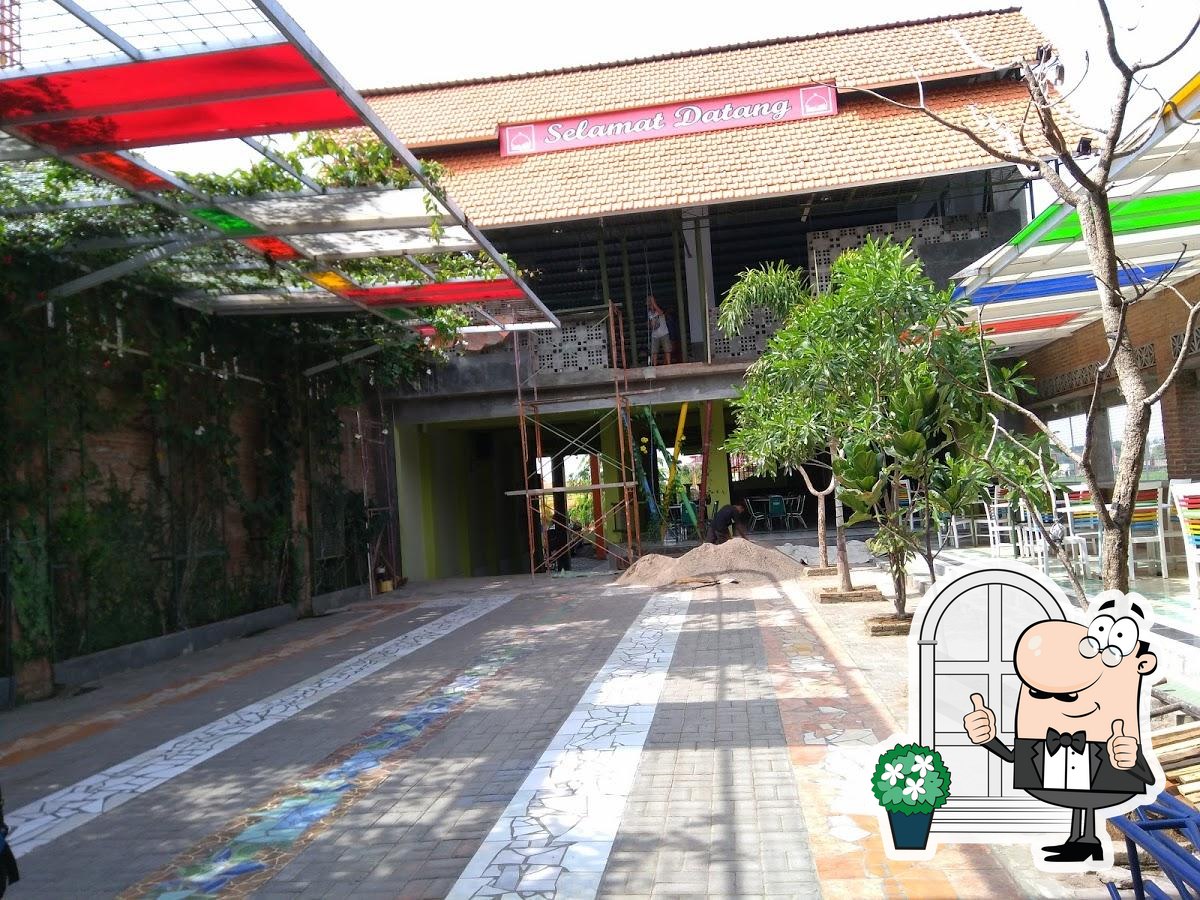 Banyu Mili Pool & Resto restaurant, Klaten - Restaurant reviews