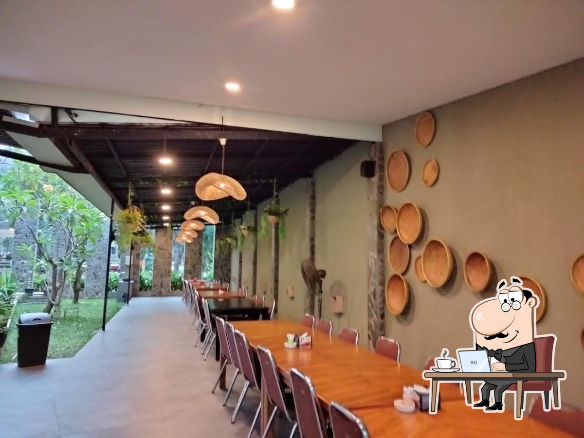 Telaga Seafood Restaurant Cikarang, Bekasi - Restaurant menu, prices ...