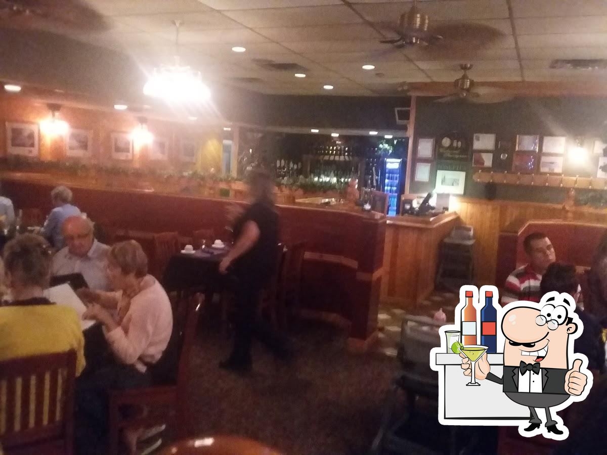 Pinewood Motor Inn in Espanola - Restaurant menu and reviews