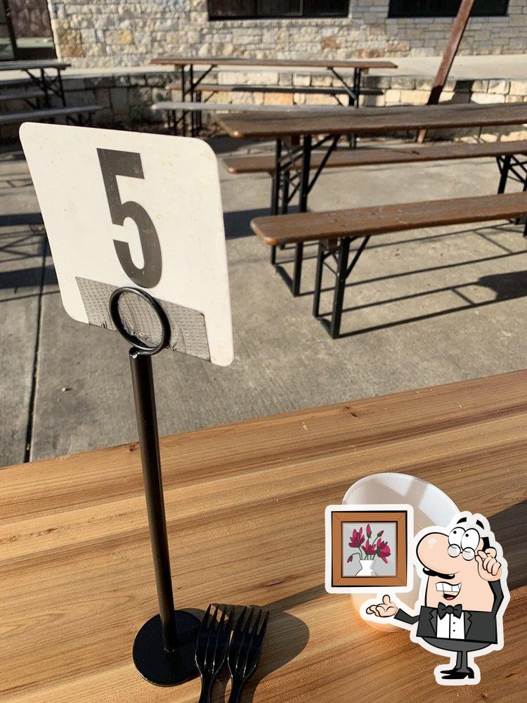 Aviator Pizza & Drafthouse, Austin - Restaurant menu, prices and reviews