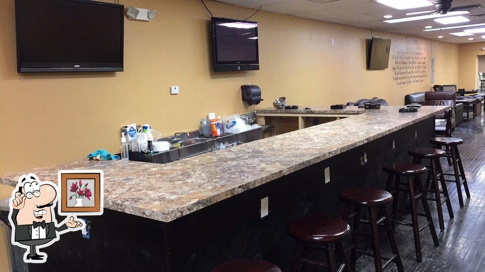 Invictus Cigars in Waldorf - Restaurant reviews