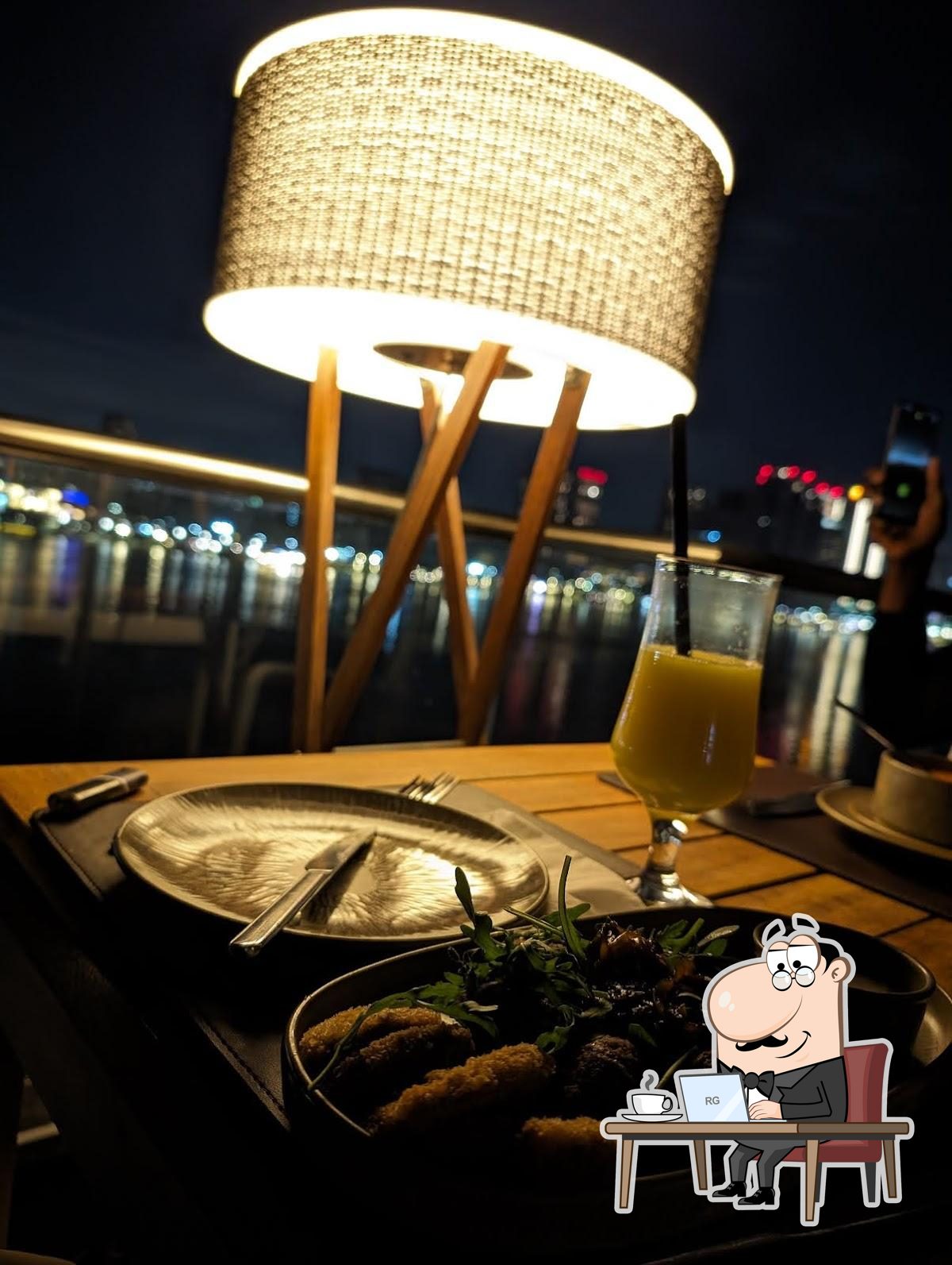 Crimson Bar & Grill, Cairo - Restaurant menu, prices and reviews