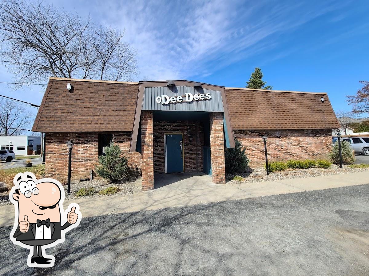 Dee Dee's Tavern in Latham - Restaurant menu and reviews