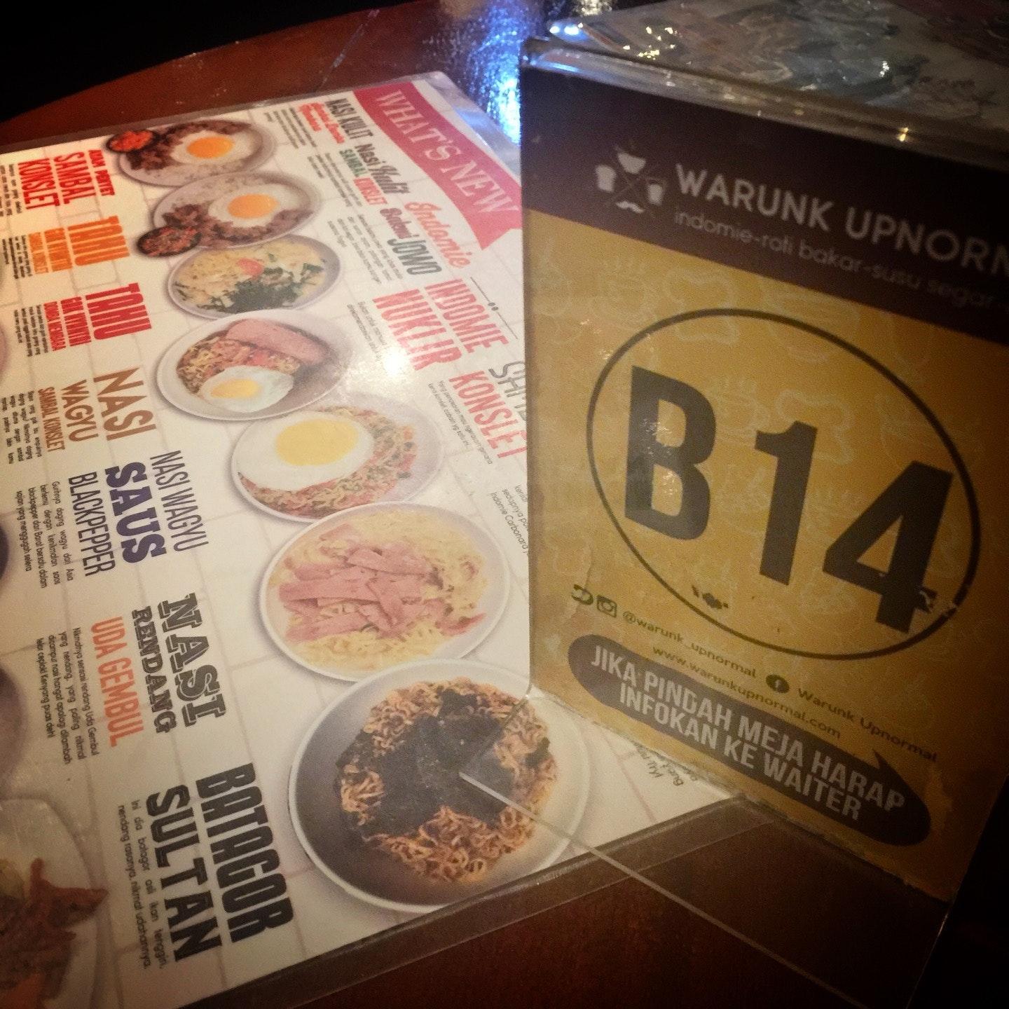 Carta del café Warunk Upnormal, Bandung, Jl. Braga No.78