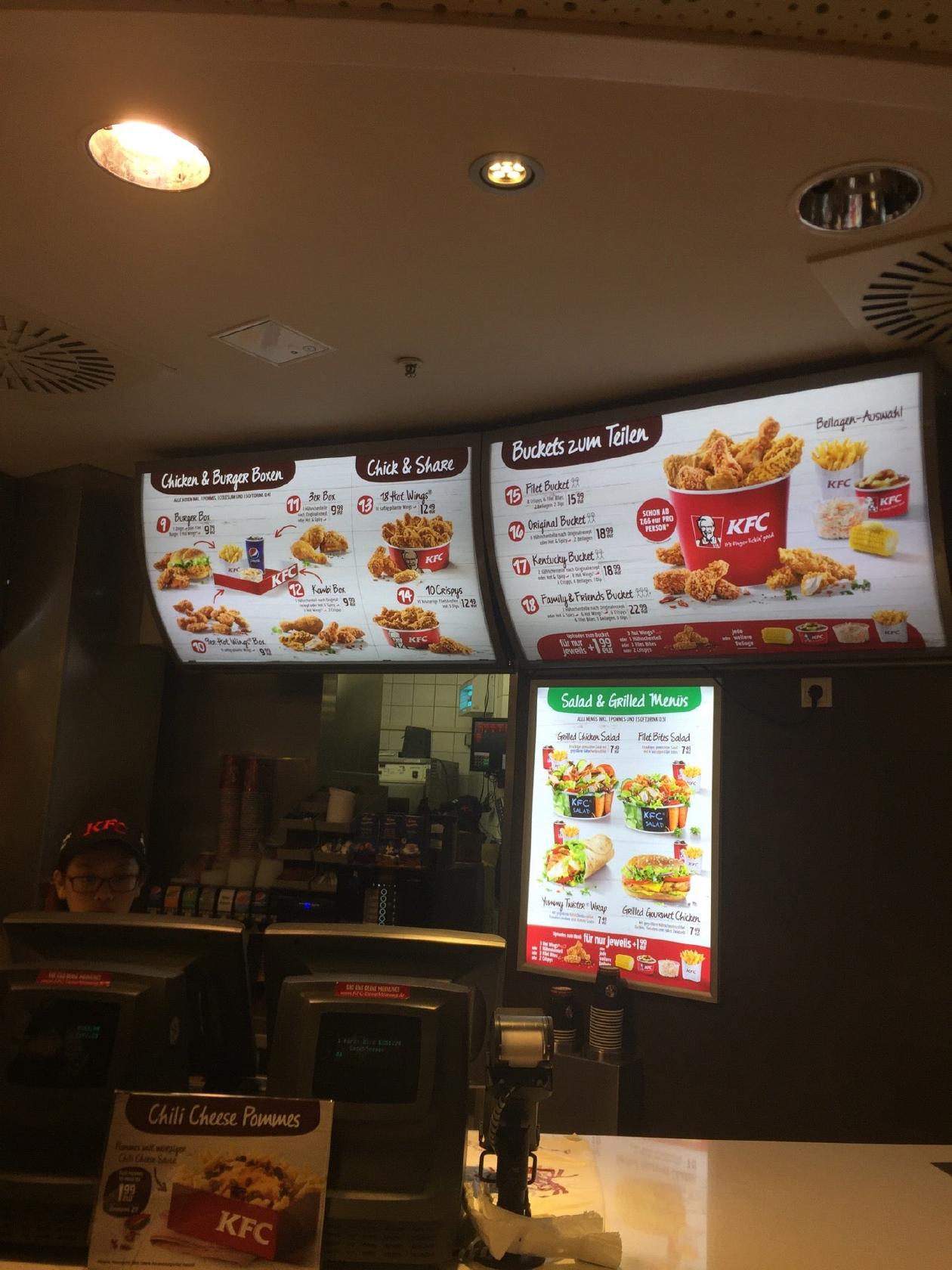Speisekarte von Kentucky Fried Chicken fast Food, Frankfurt am Main ...