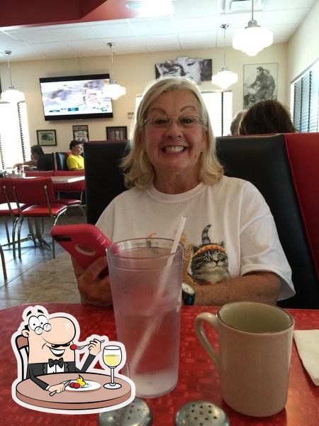 Hi-Ho Diner, 2885 Howard Ave in Windsor - Restaurant menu and reviews